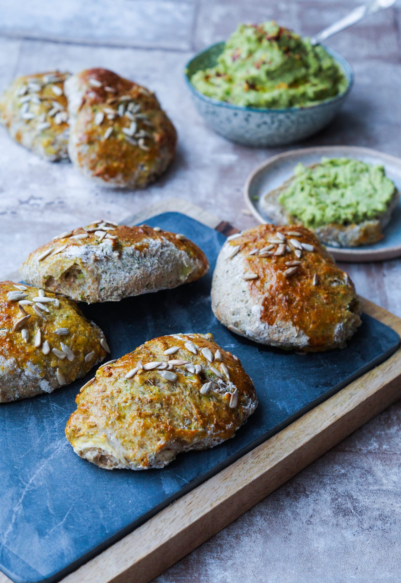 Boller med broccoli og edamame-ærtedip | sunde grove broccoliboller