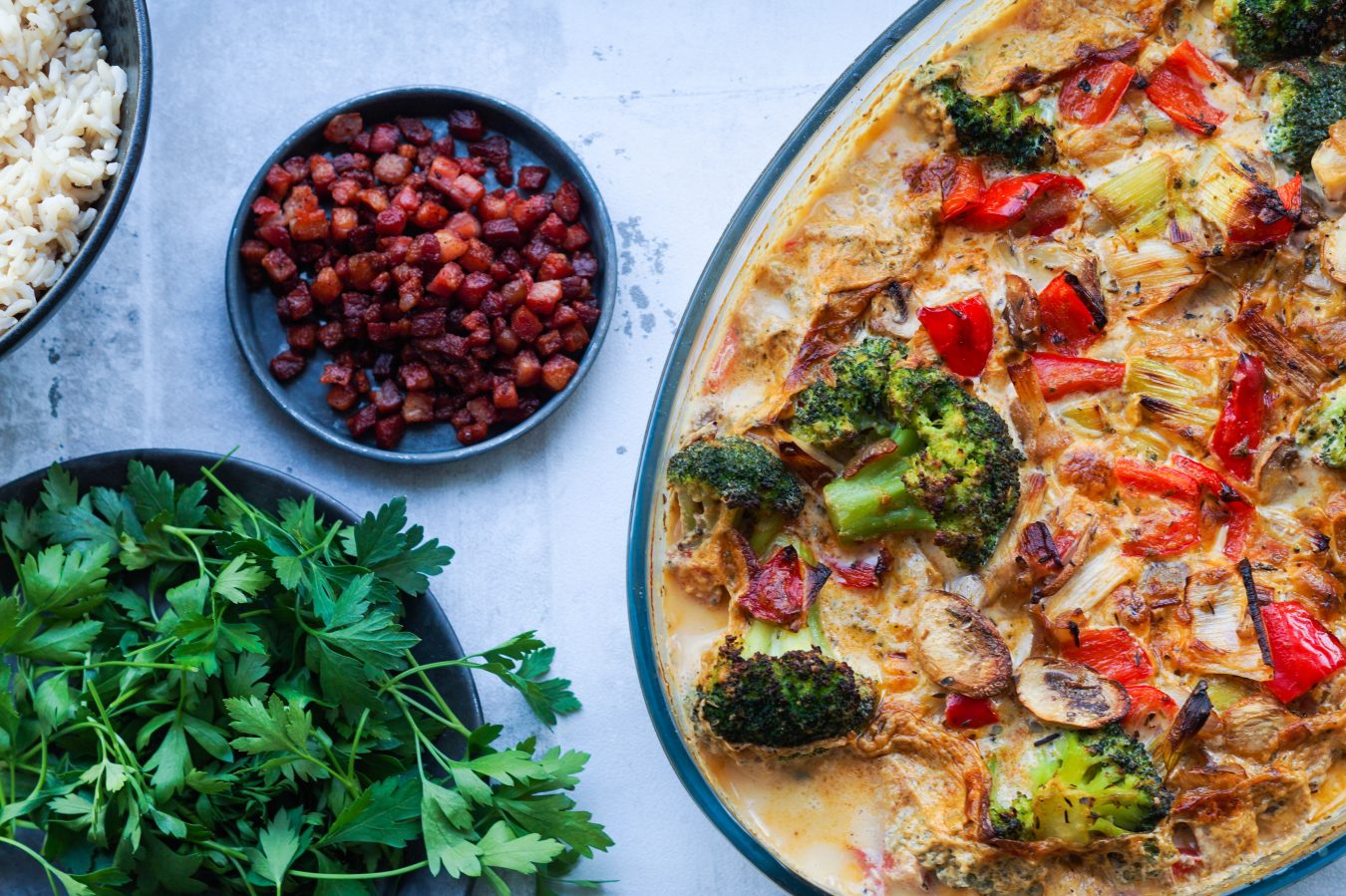 Koteletter i fad med grøntsager - Nem hverdagsmad