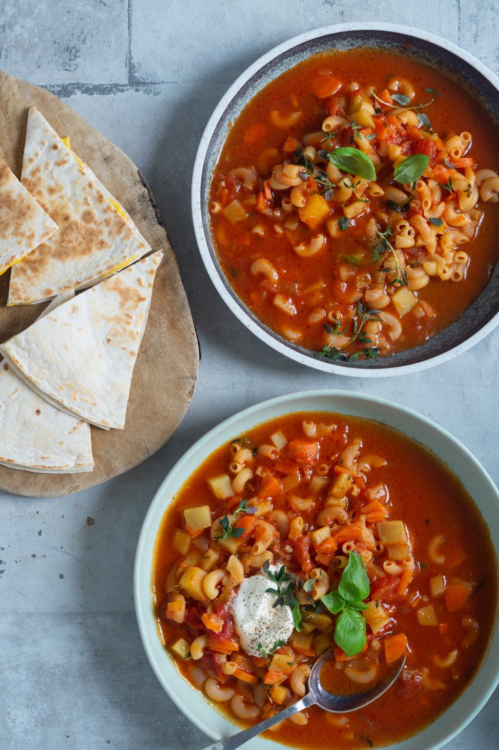 Minestronesuppe - vegetarisk grøntsagssuppe med god smag
