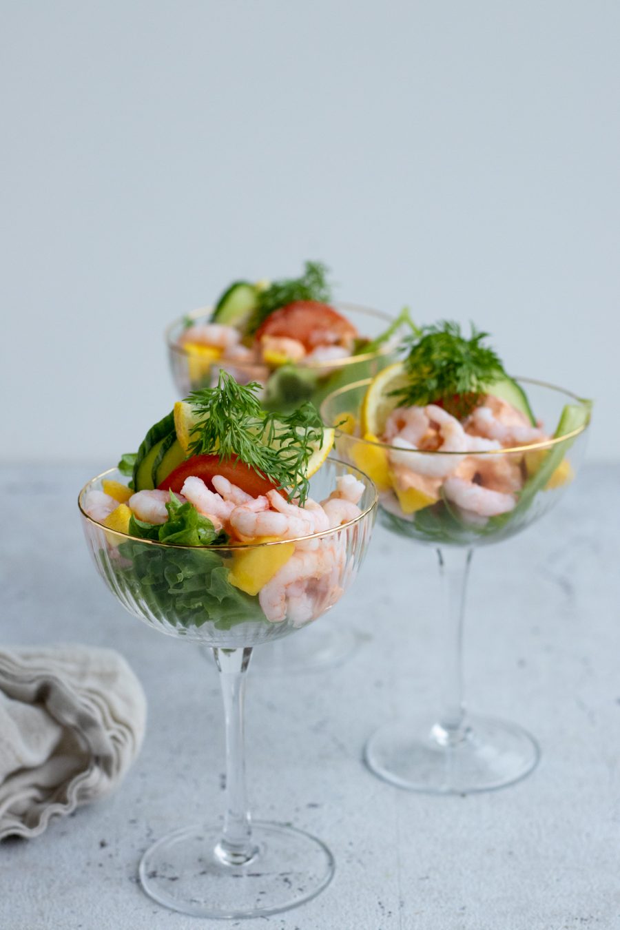 Rejecocktail med rogn, avocado og hjemmerørt dressing