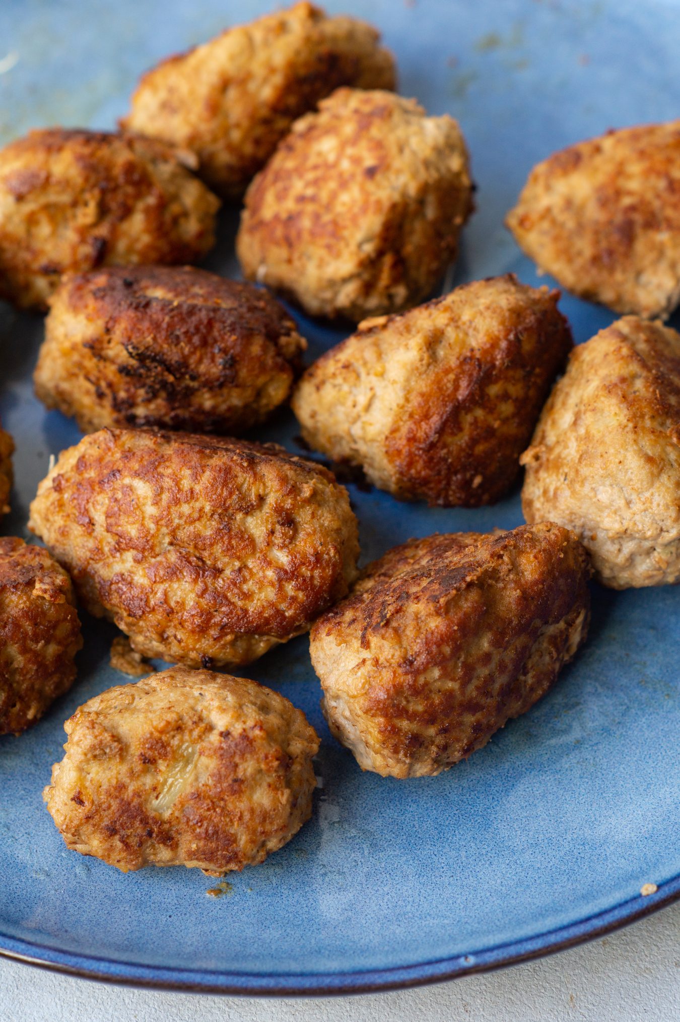 Frikadeller - nem og hurtig opskrift på de bedste frikadunser