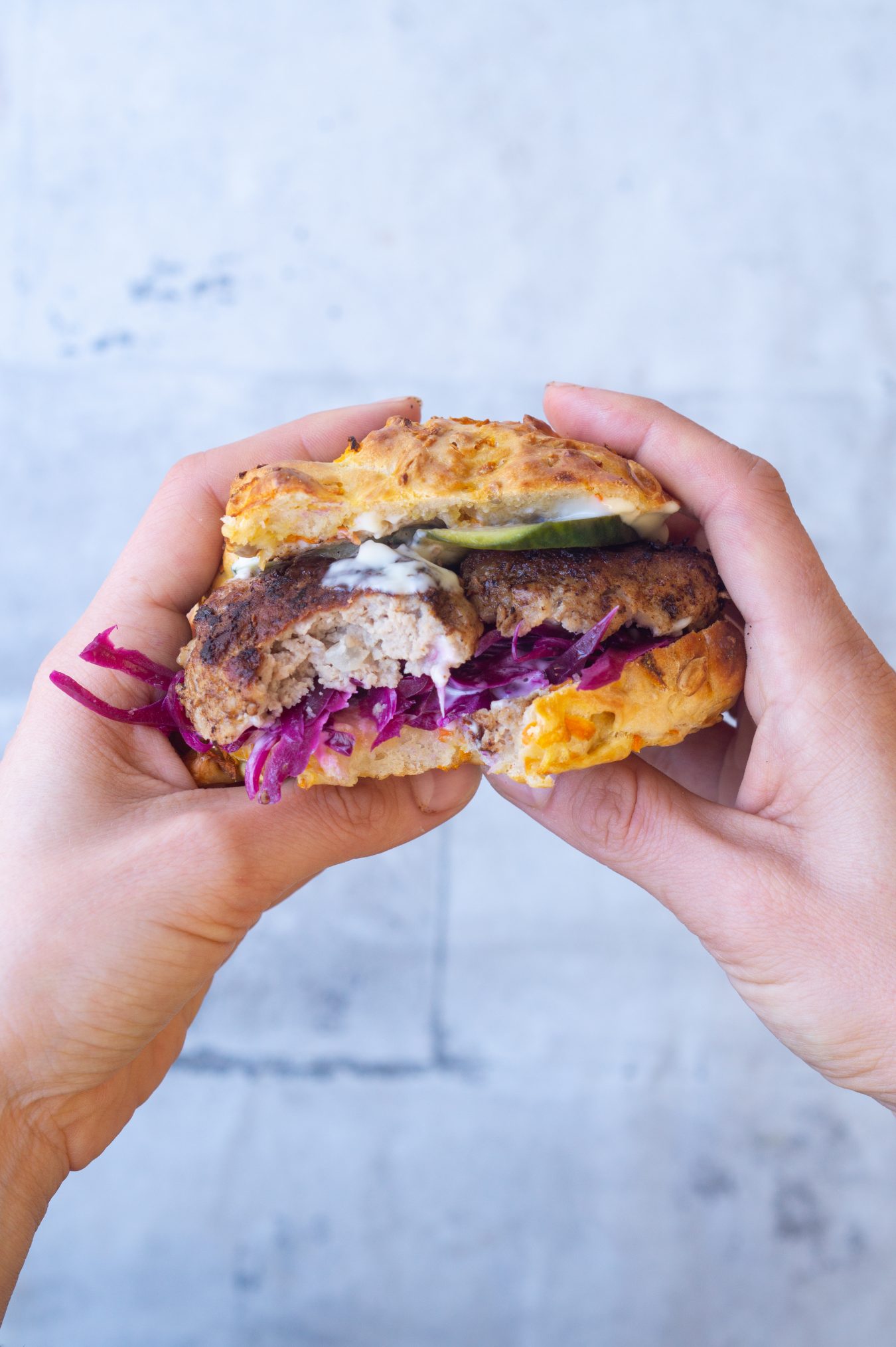 Frikadellesandwich - sandwich med frikadeller og rødkål