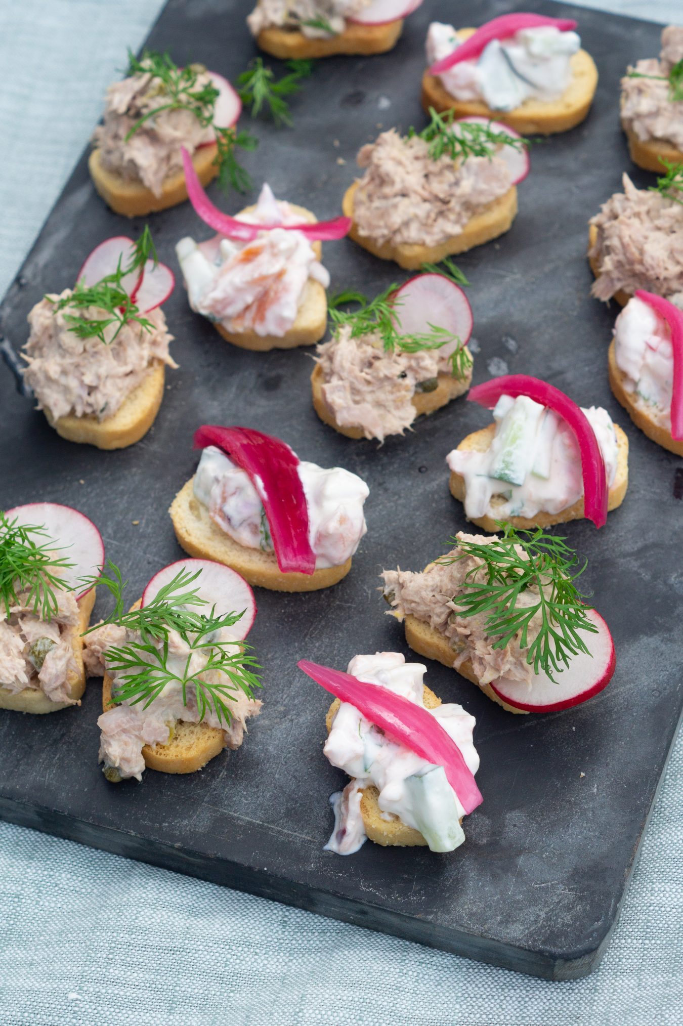 Tapasanretninger - idéer til små snack og pindemadder - Julie Bruun