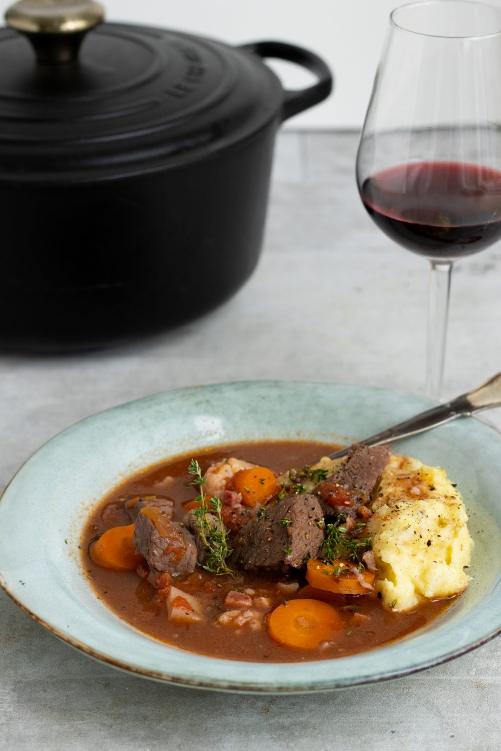 Gullash, opskrift på gryderet med masser af smag - Julie Bruun