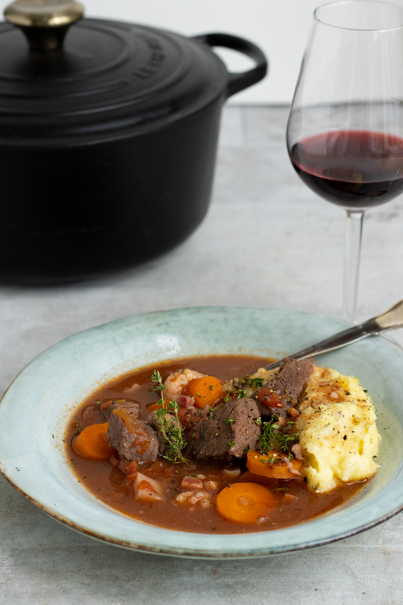 Gullash, opskrift på gryderet med masser af smag - Julie Bruun