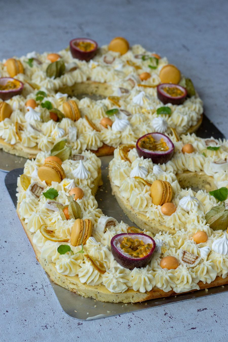 Talkage med citron, lemoncurd og en hvid chokoladecreme.