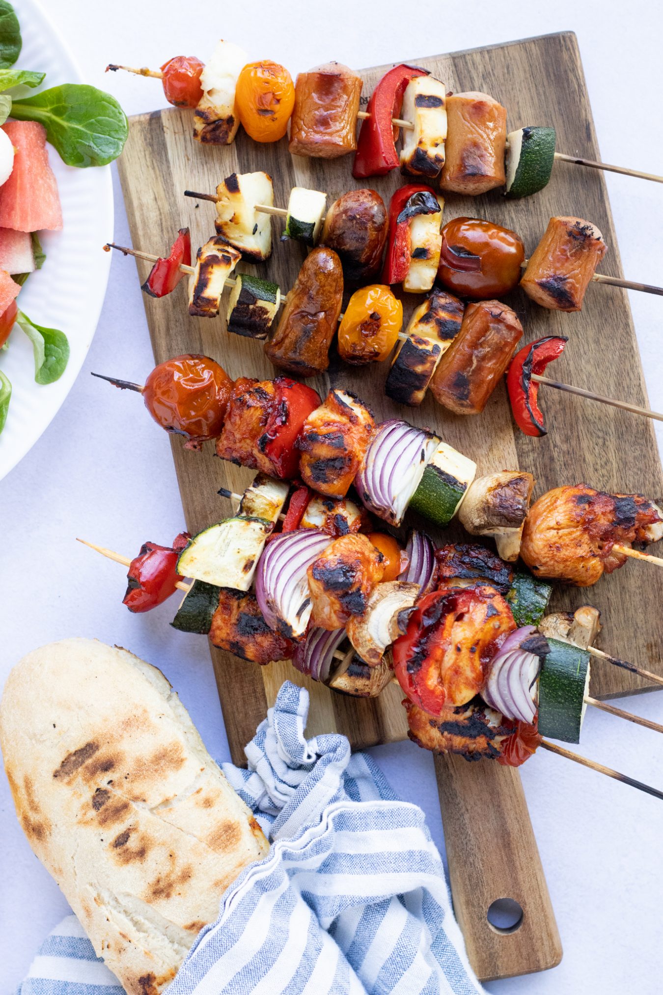 Grillspyd med kylling og grillost - Julie Bruun