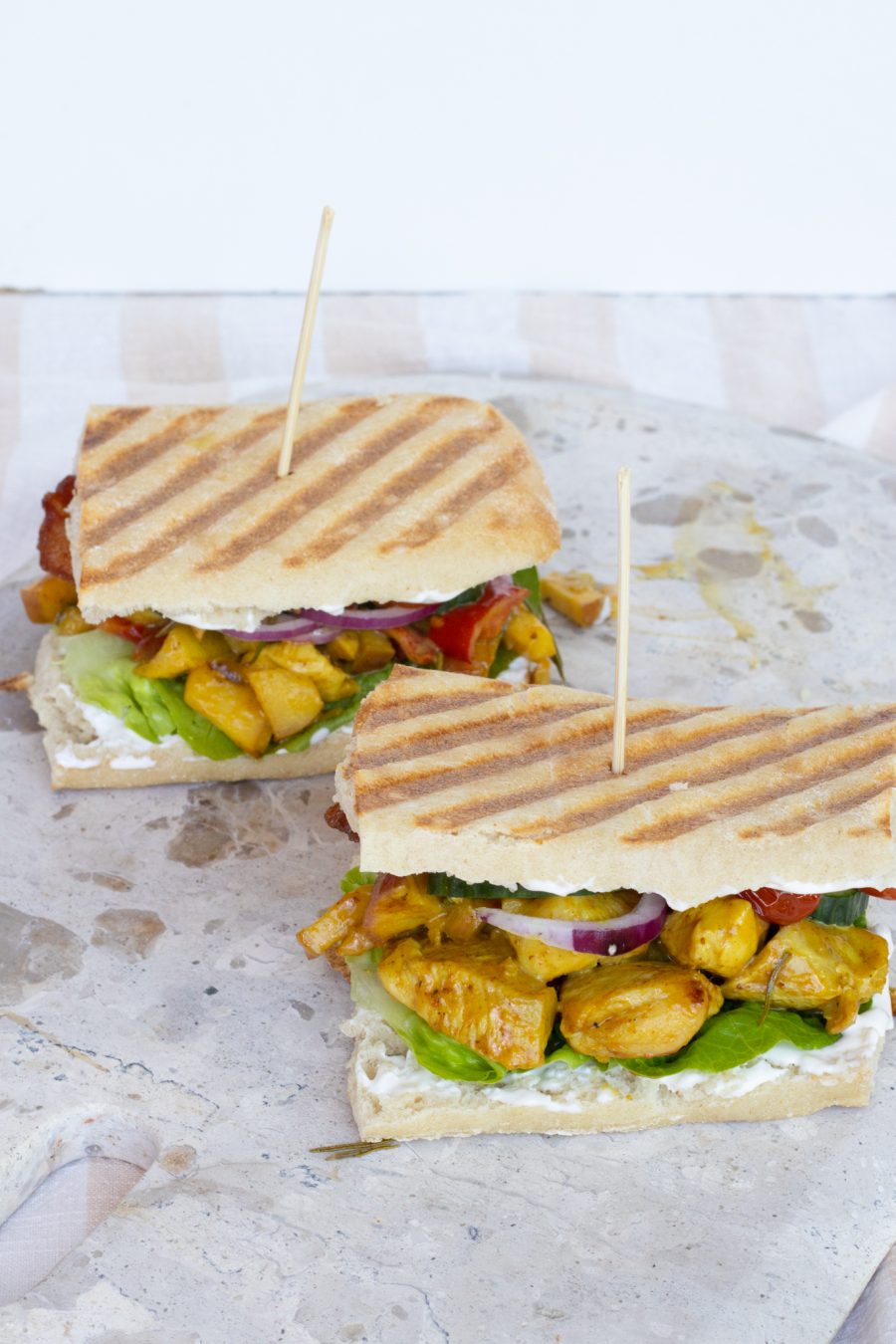 Grillet sandwich med kylling - Julie Bruun