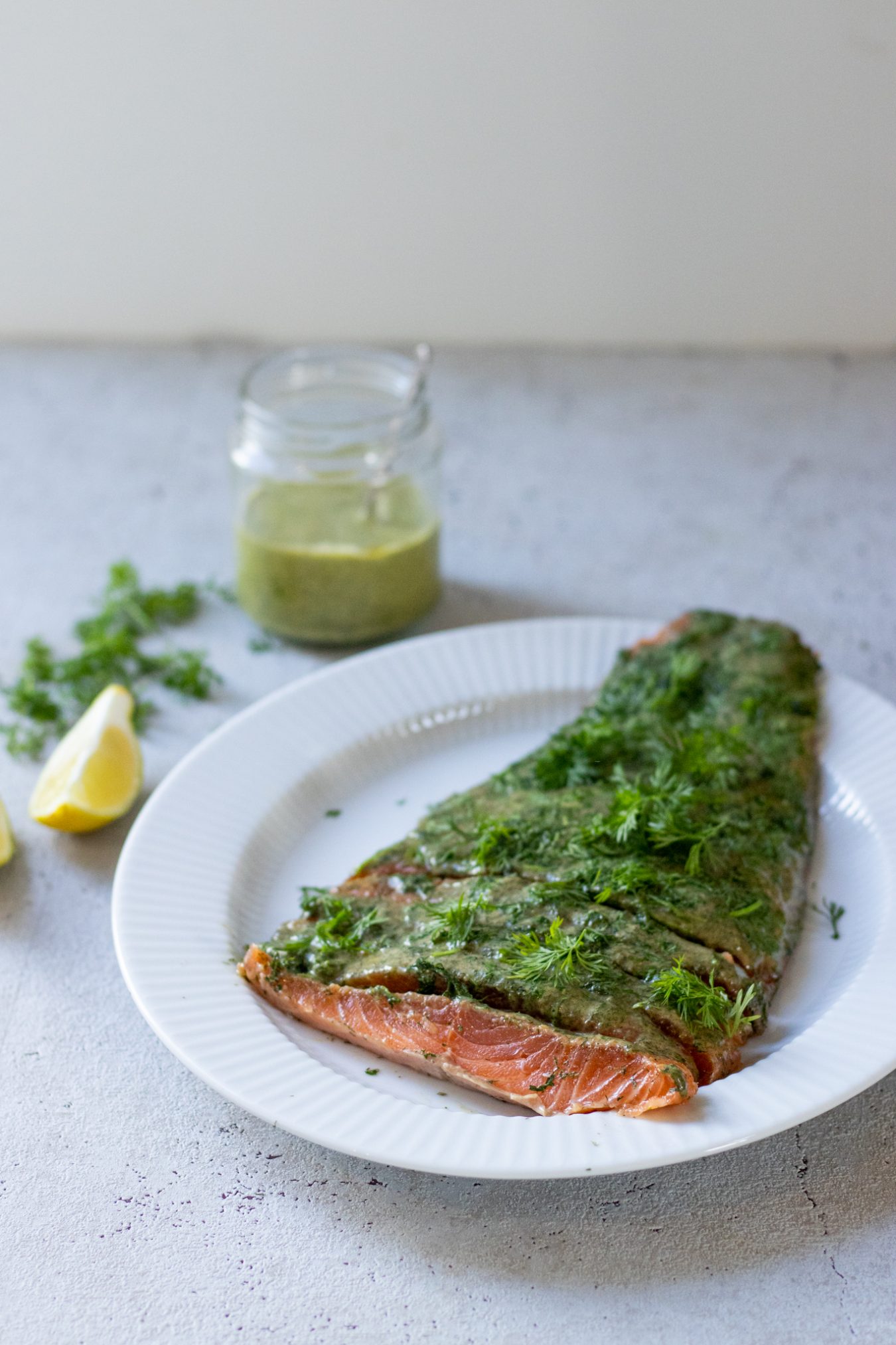 Gravad laks med rævesauce - få en nem opskrift på gravad laks