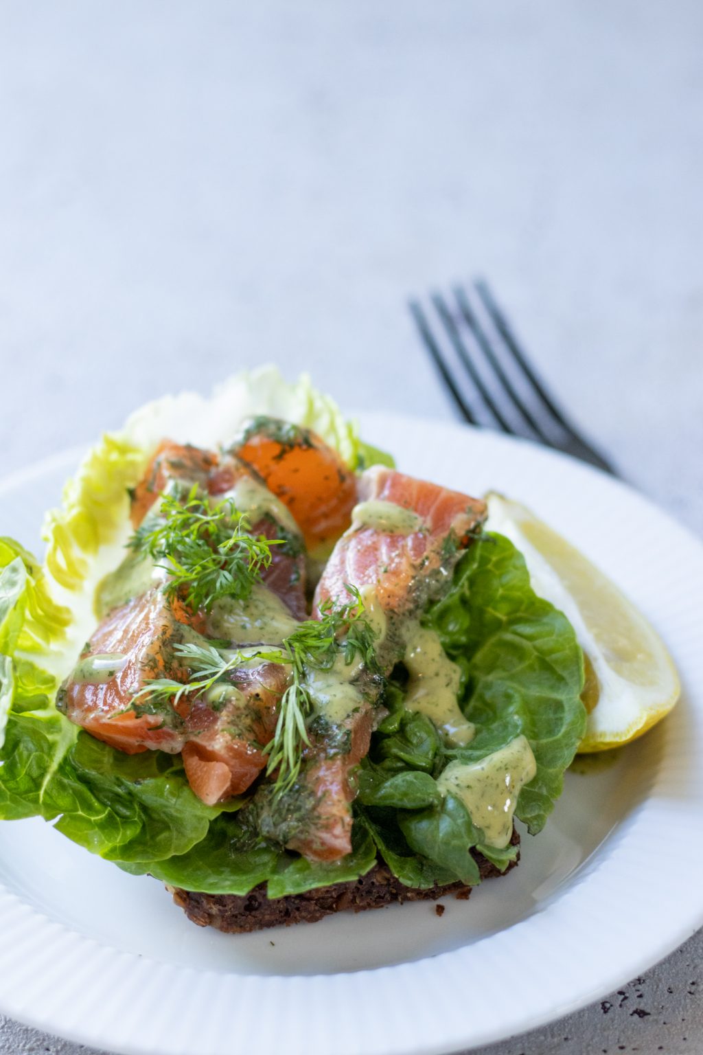 Gravad laks med rævesauce - få en nem opskrift på gravad laks