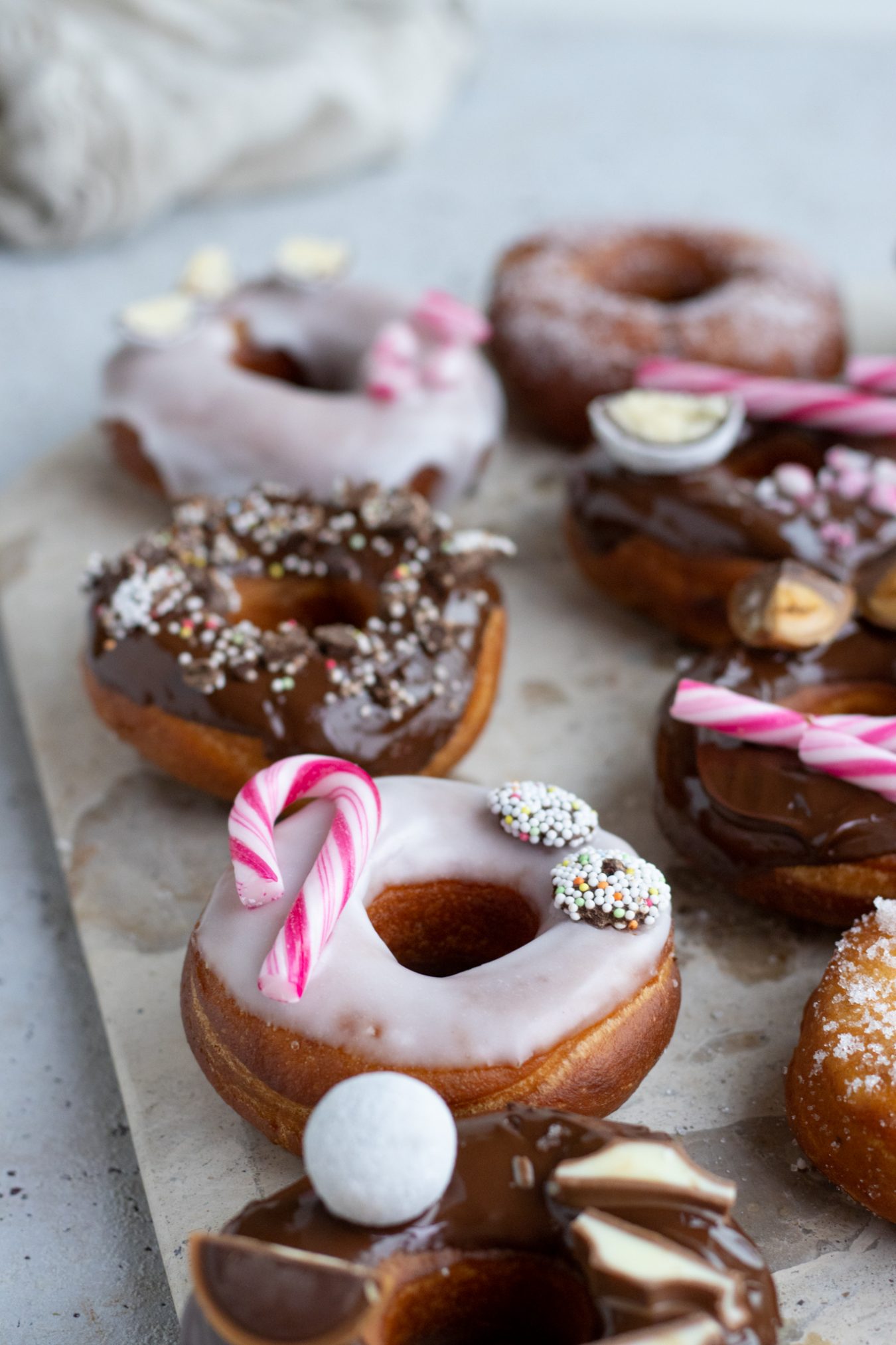 Juledonuts - nemme donuts med pynt -Julie Bruun
