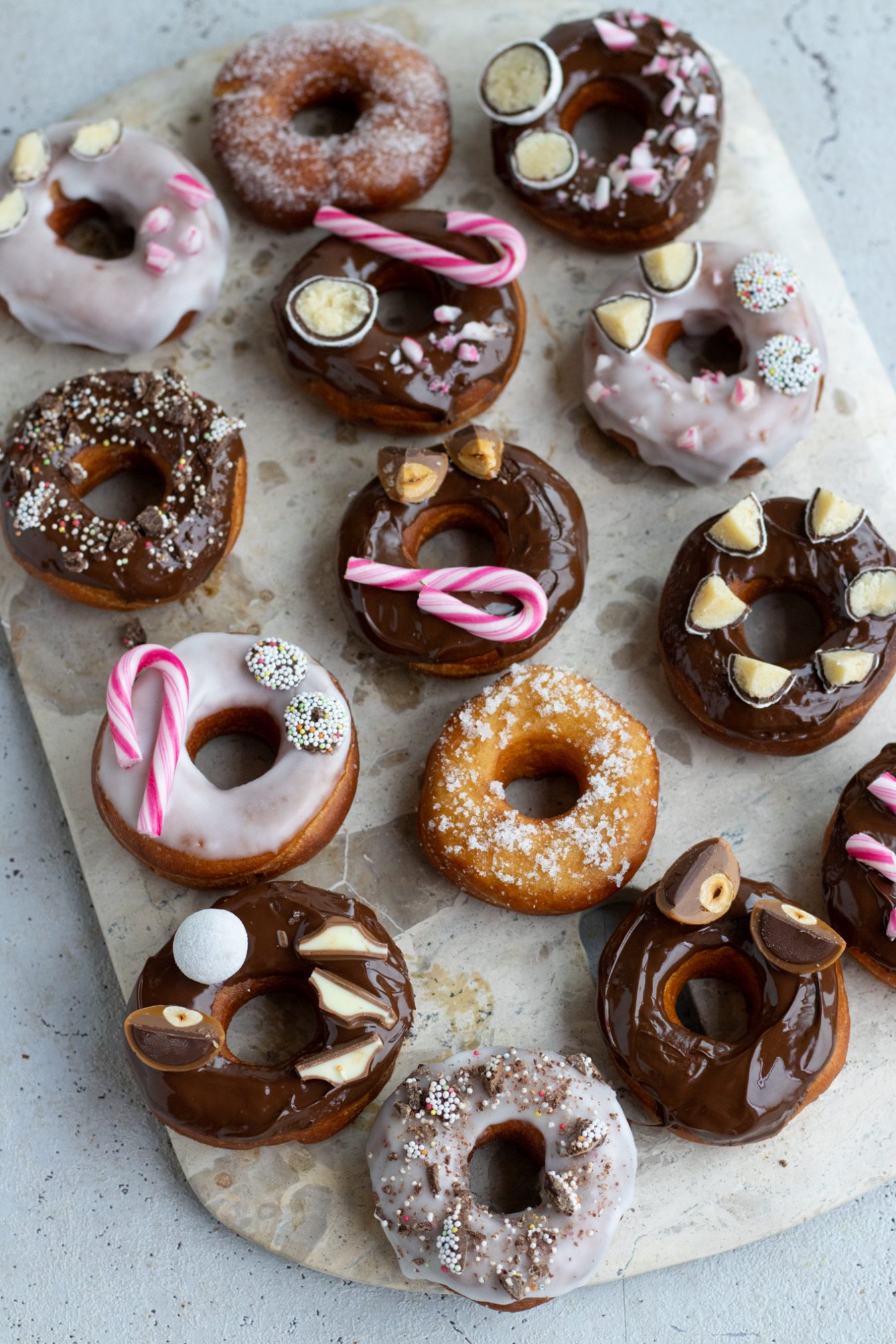Juledonuts - nemme donuts med pynt -Julie Bruun