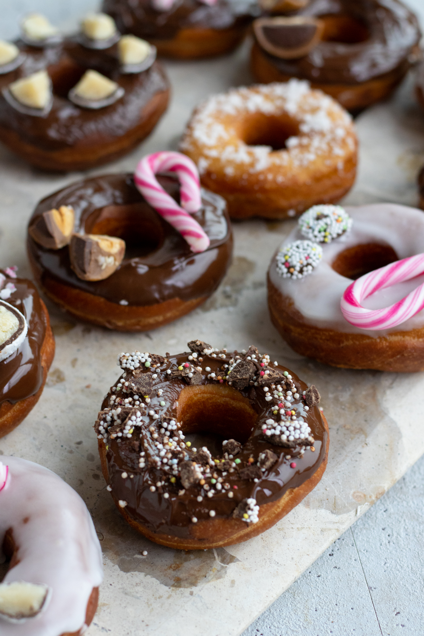 Juledonuts - nemme donuts med pynt -Julie Bruun