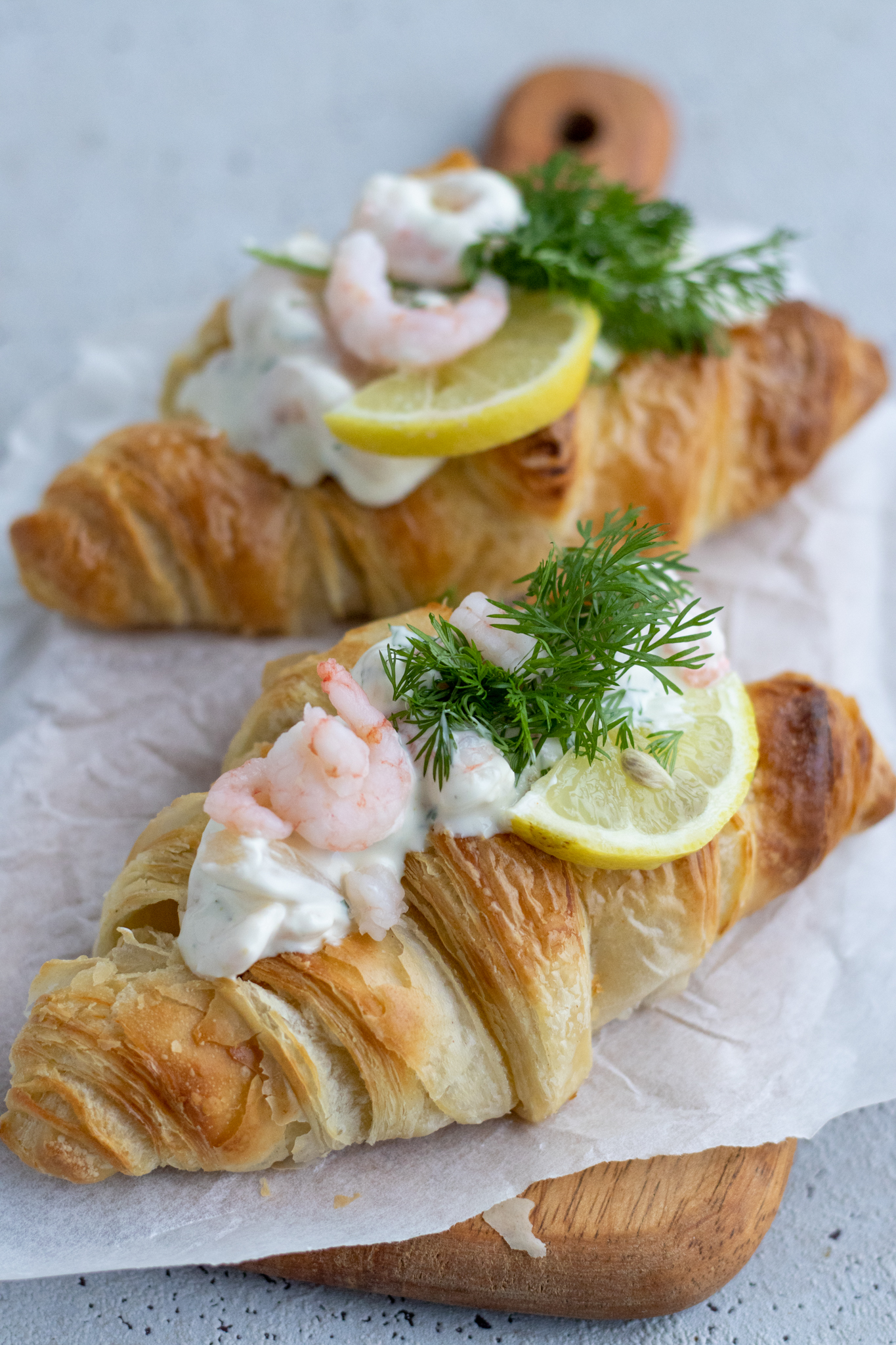 Rejesalat i sprøde croissanter - Julie Bruun