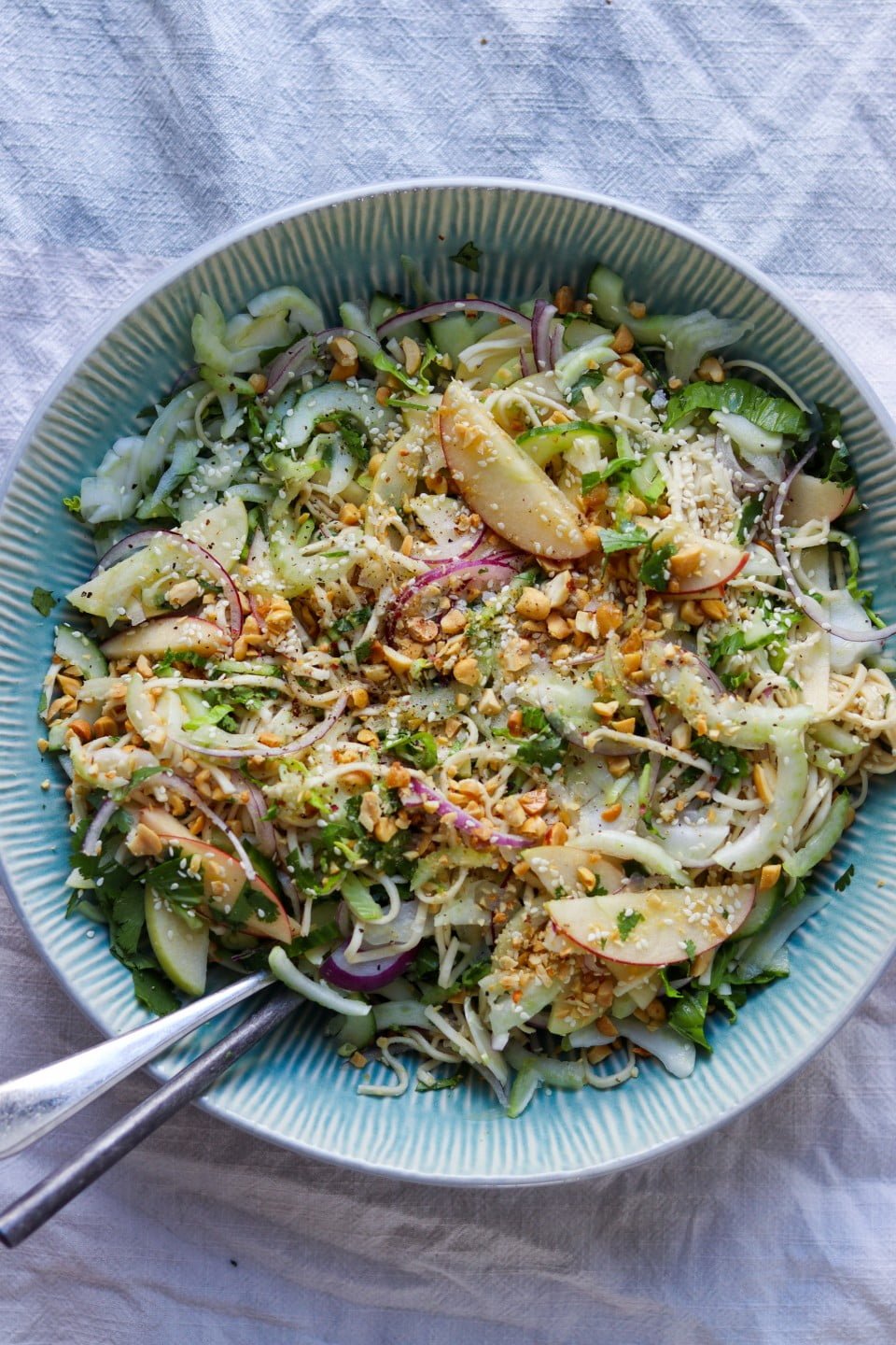 Nudelsalat med pak choi og peanuts - lækker asiatisk salat